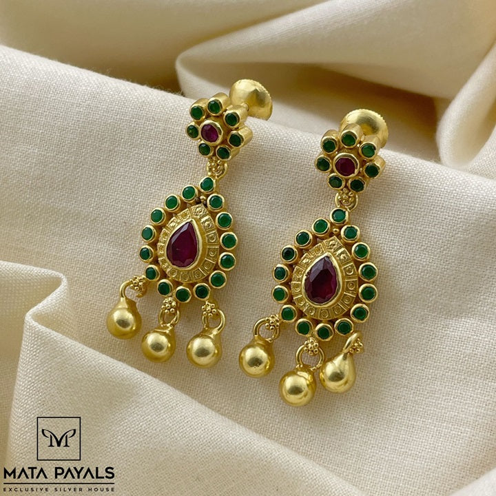 Green Tilak Gold polish Hanging – matapayals